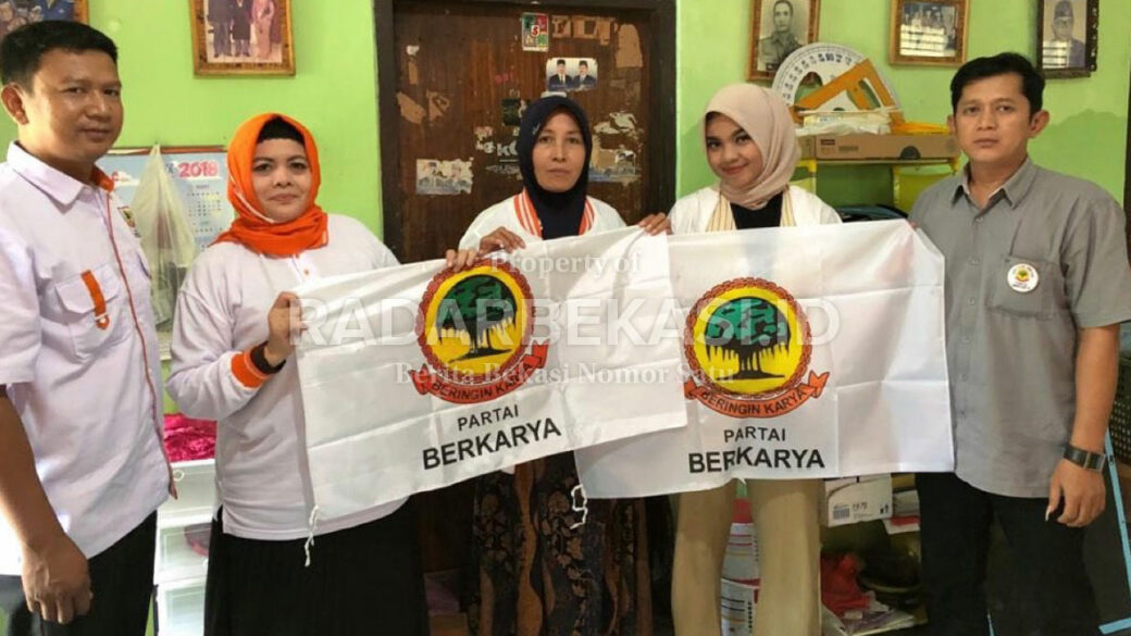 Berkarya Perbanyak Pemasangan Bendera – Radarbekasi.id