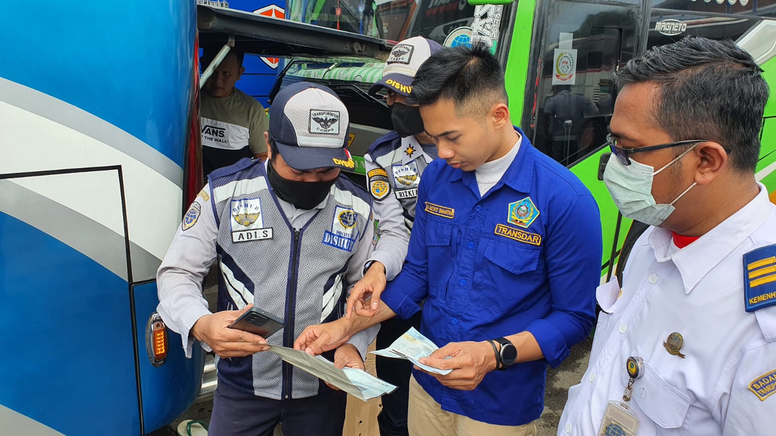 Jelang Musim Mudik Lebaran 2023, 14 Kendaraan di Terminal Bekasi ...