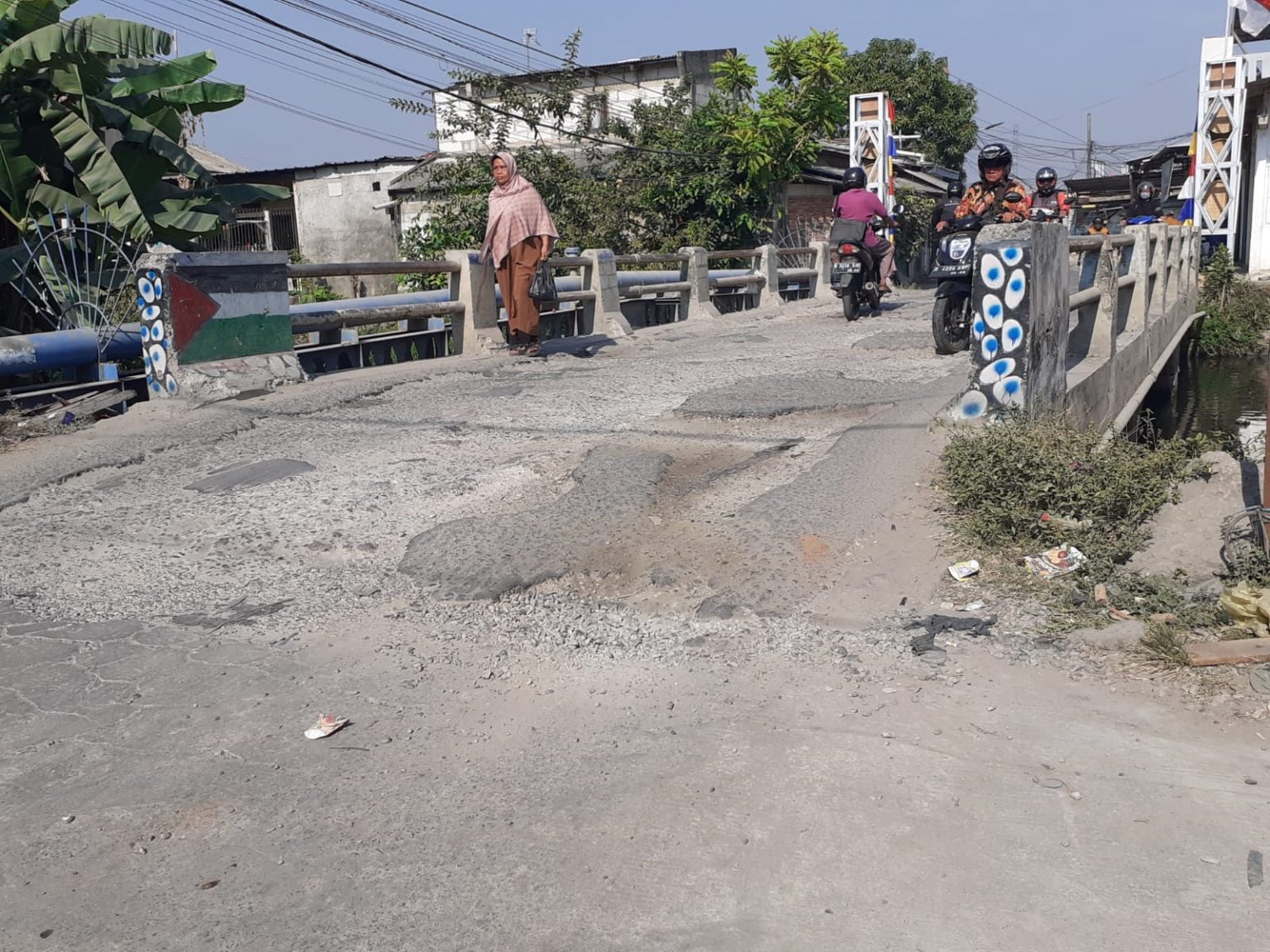 Warga Keluhkan Kerusakan Jembatan Jalan Tambun Permata di Pusaka Rakyat ...